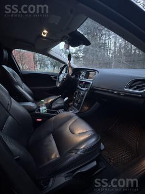 Melns Volvo V40 2014 Jūrmala, ar dzinēja tilpumu 1.60 L un nobraukumu 239 tūkst. km par 5900 €, foto 7 vietnē AUTOMOTO.COM.LV