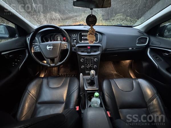 Black Volvo V40 2014 in Jurmala, with an engine capacity of 1.60 L and mileage of 239 thousand km for 5900 €, photo 7 on AUTOMOTO.COM.LV