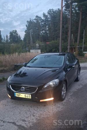 Melns Volvo V40 2014 Rīga, ar dzinēja tilpumu 2.00 L un nobraukumu 354 tūkst. km par 7200 €, foto 3 vietnē AUTOMOTO.COM.LV