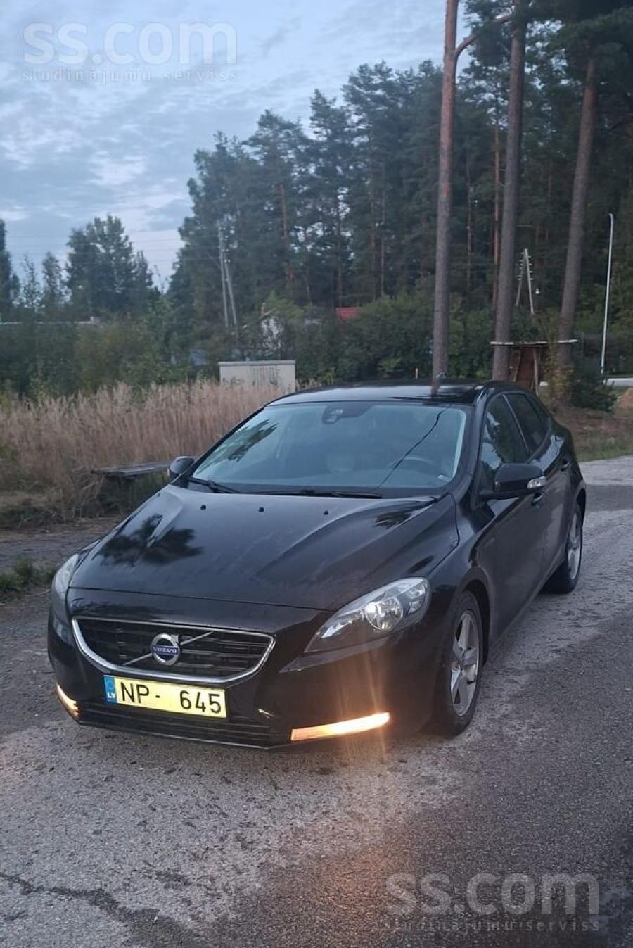 Melns Volvo V40 2014 Rīga, ar dzinēja tilpumu 2.00 L un nobraukumu 354 tūkst. km par 7200 €, foto 3 vietnē AUTOMOTO.COM.LV