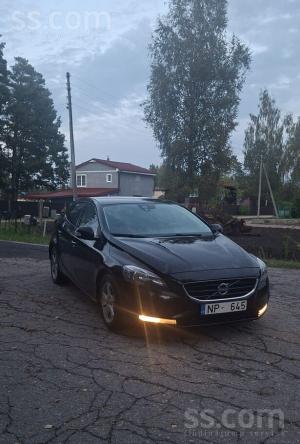 Melns Volvo V40 2014 Rīga, ar dzinēja tilpumu 2.00 L un nobraukumu 354 tūkst. km par 7200 €, foto 4 vietnē AUTOMOTO.COM.LV