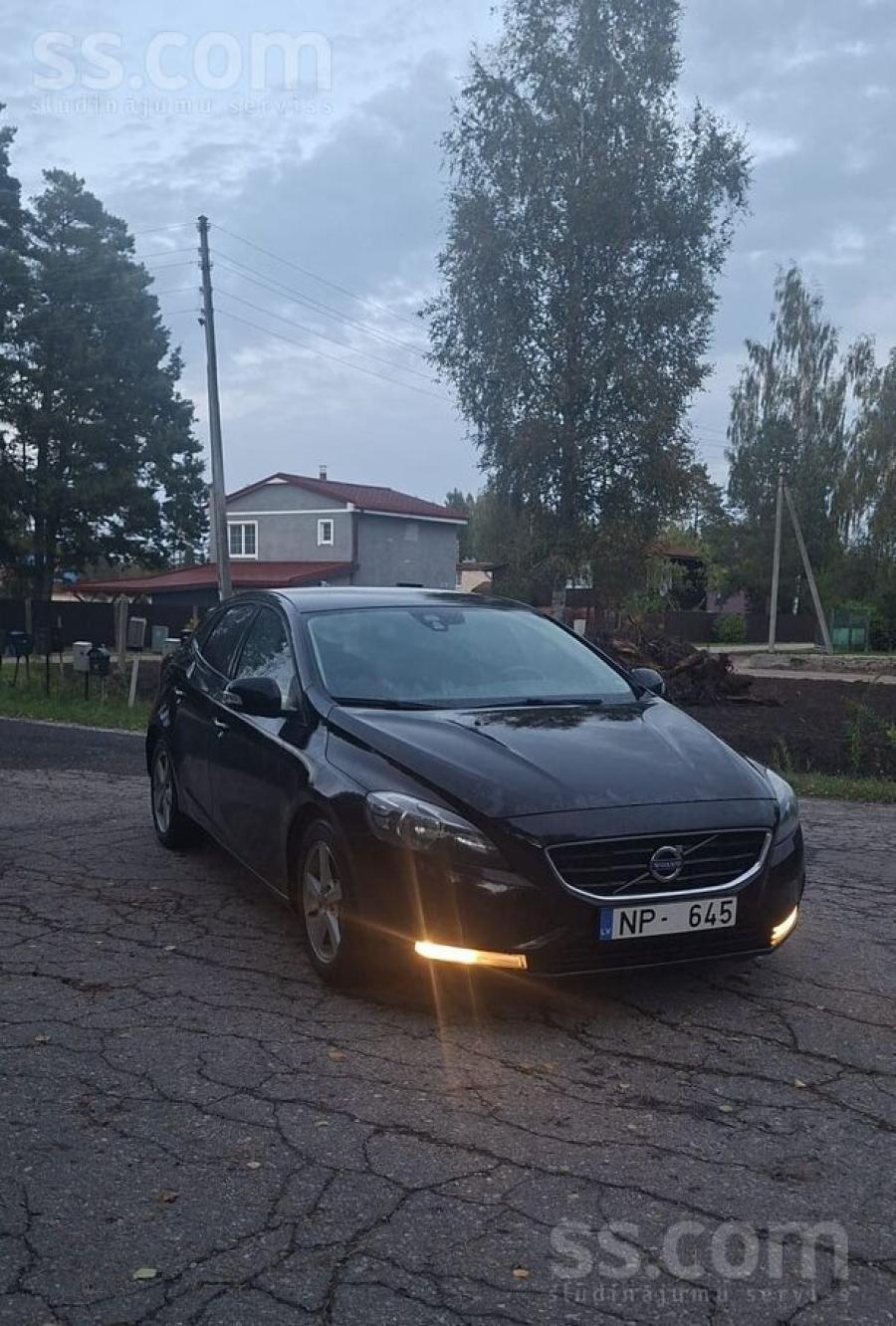 Melns Volvo V40 2014 Rīga, ar dzinēja tilpumu 2.00 L un nobraukumu 354 tūkst. km par 7200 €, foto 4 vietnē AUTOMOTO.COM.LV