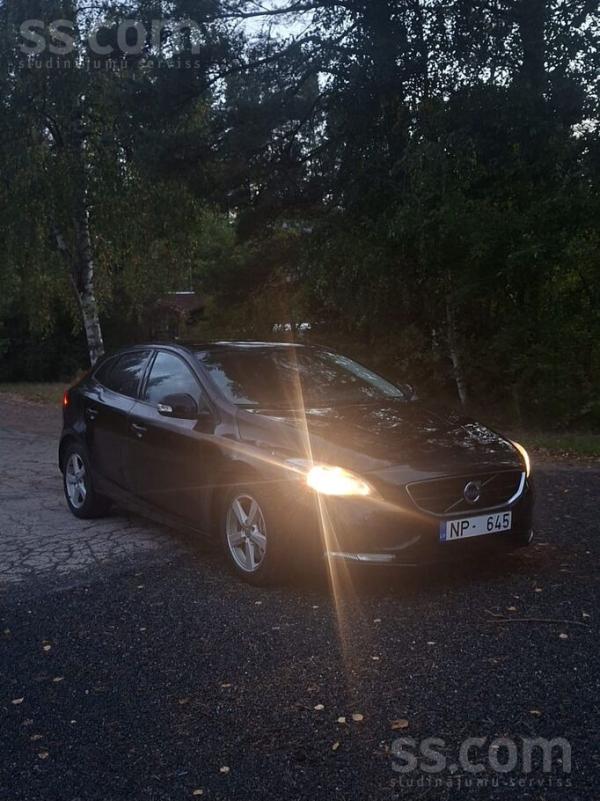 Melns Volvo V40 2014 Rīga, ar dzinēja tilpumu 2.00 L un nobraukumu 354 tūkst. km par 7200 €, foto 6 vietnē AUTOMOTO.COM.LV