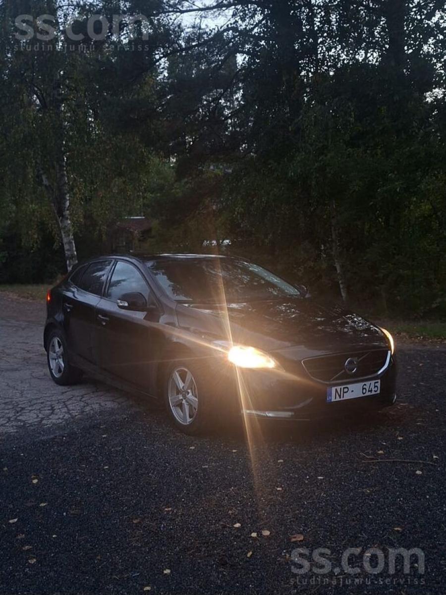 Melns Volvo V40 2014 Rīga, ar dzinēja tilpumu 2.00 L un nobraukumu 354 tūkst. km par 7200 €, foto 6 vietnē AUTOMOTO.COM.LV