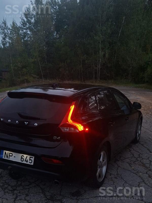 Melns Volvo V40 2014 Rīga, ar dzinēja tilpumu 2.00 L un nobraukumu 354 tūkst. km par 7200 €, foto 7 vietnē AUTOMOTO.COM.LV