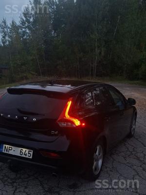 Melns Volvo V40 2014 Rīga, ar dzinēja tilpumu 2.00 L un nobraukumu 354 tūkst. km par 7200 €, foto 7 vietnē AUTOMOTO.COM.LV