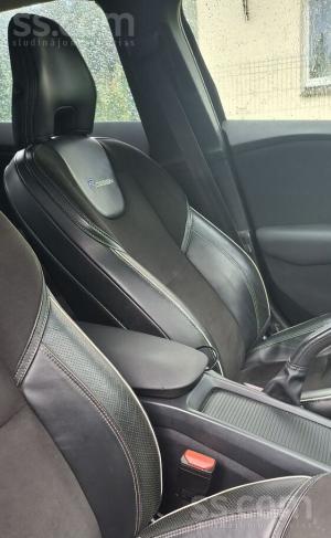 Melns Volvo V40 2014 Rīga, ar dzinēja tilpumu 2.00 L un nobraukumu 354 tūkst. km par 7200 €, foto 9 vietnē AUTOMOTO.COM.LV