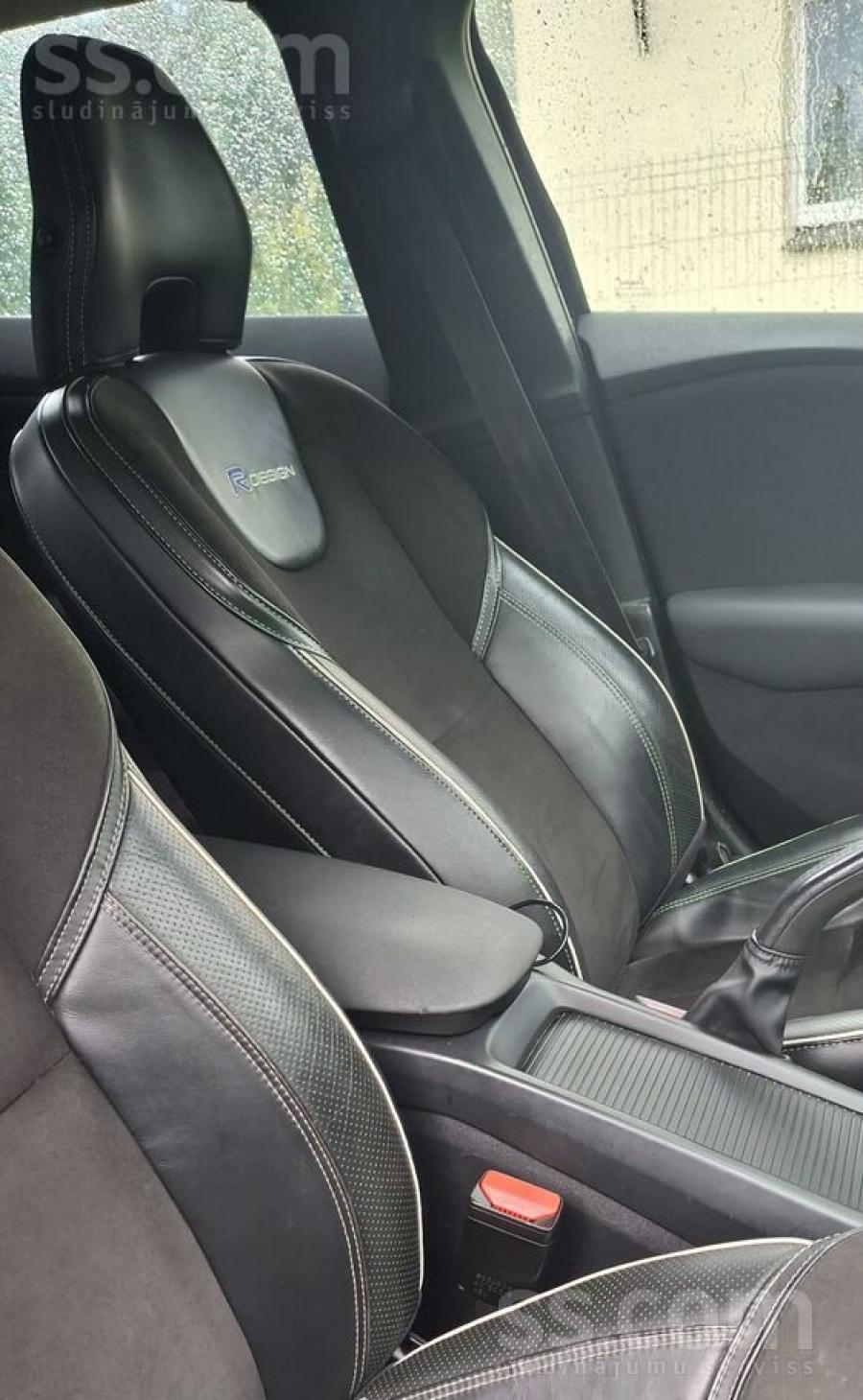 Melns Volvo V40 2014 Rīga, ar dzinēja tilpumu 2.00 L un nobraukumu 354 tūkst. km par 7200 €, foto 9 vietnē AUTOMOTO.COM.LV