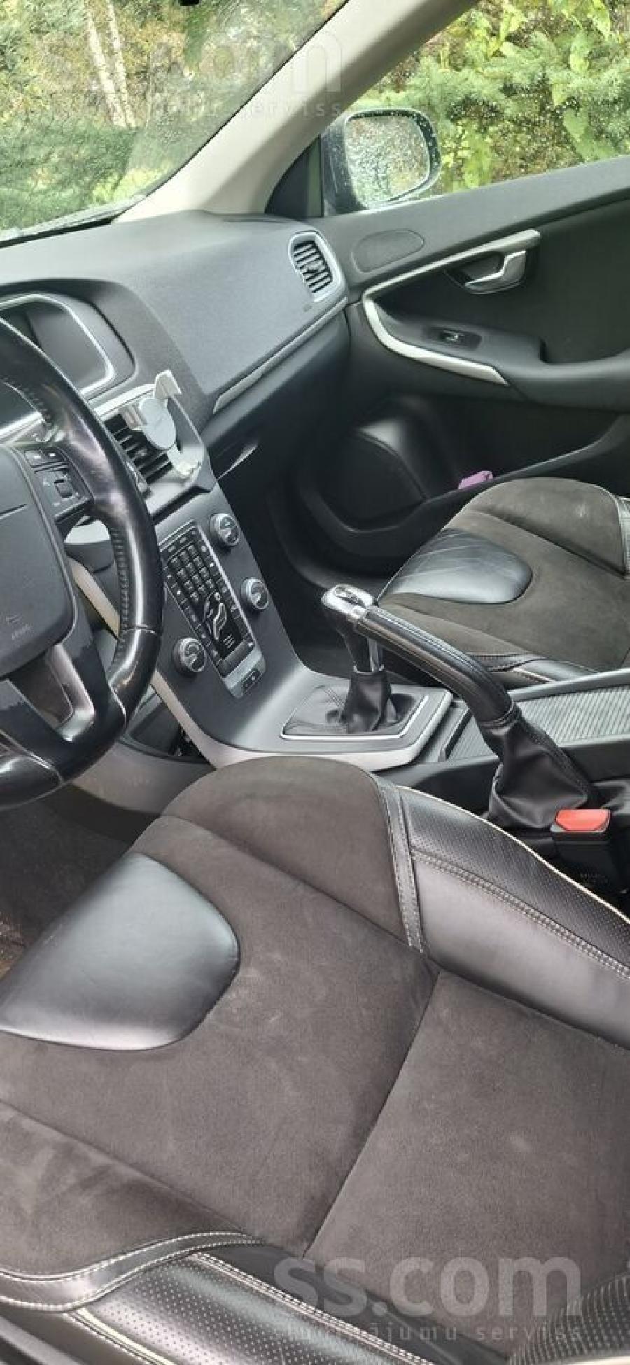 Melns Volvo V40 2014 Rīga, ar dzinēja tilpumu 2.00 L un nobraukumu 354 tūkst. km par 7200 €, foto 10 vietnē AUTOMOTO.COM.LV