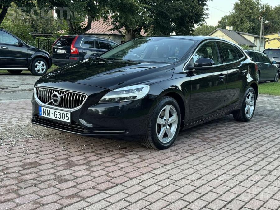Melns Volvo V40 2017 Rīga, ar dzinēja tilpumu 2.00 L un nobraukumu 287 tūkst. km par 8000 €, foto 4 vietnē AUTOMOTO.COM.LV