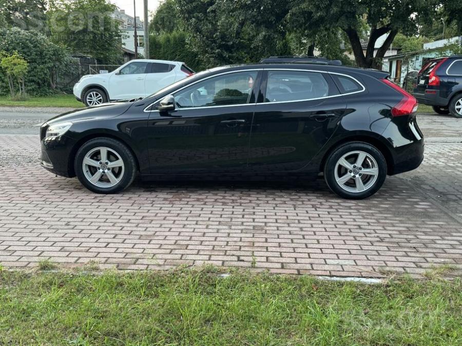 Melns Volvo V40 2017 Rīga, ar dzinēja tilpumu 2.00 L un nobraukumu 287 tūkst. km par 8000 €, foto 9 vietnē AUTOMOTO.COM.LV