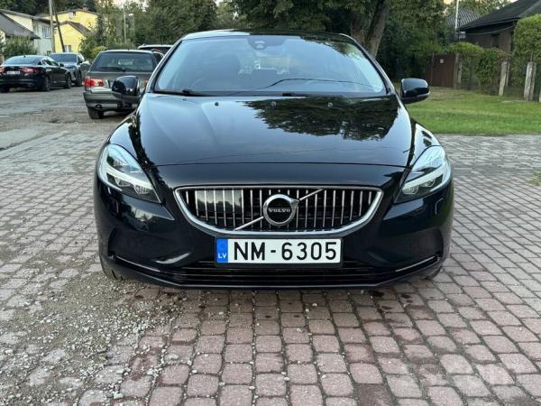 Black Volvo V40 2017 in Riga, with an engine capacity of 2.00 L and mileage of 287 thousand km for 8000 €, photo 3 on AUTOMOTO.COM.LV