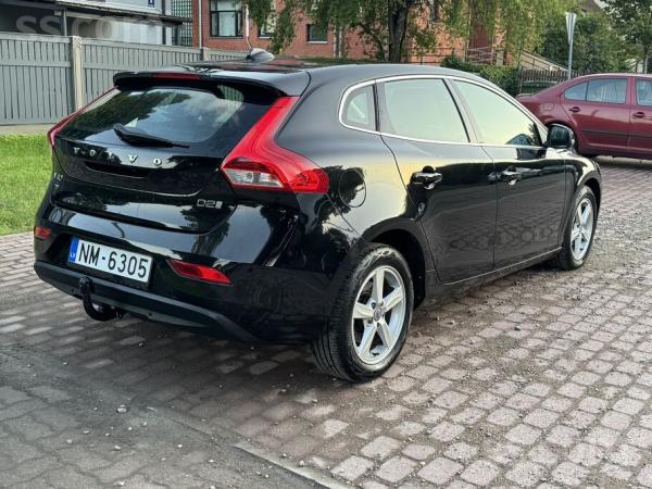 Black Volvo V40 2017 in Riga, with an engine capacity of 2.00 L and mileage of 287 thousand km for 8000 €, photo 6 on AUTOMOTO.COM.LV