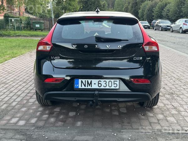 Black Volvo V40 2017 in Riga, with an engine capacity of 2.00 L and mileage of 287 thousand km for 8000 €, photo 7 on AUTOMOTO.COM.LV