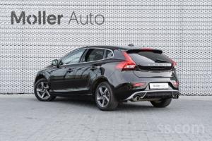 Black Volvo V40 2018 in Riga, with an engine capacity of 2.00 L and mileage of 205 thousand km for 10490 €, photo 4 on AUTOMOTO.COM.LV