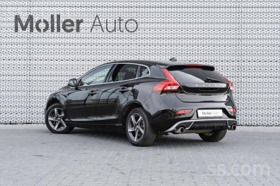 Black Volvo V40 2018 in Riga, with an engine capacity of 2.00 L and mileage of 205 thousand km for 10490 €, photo 4 on AUTOMOTO.COM.LV