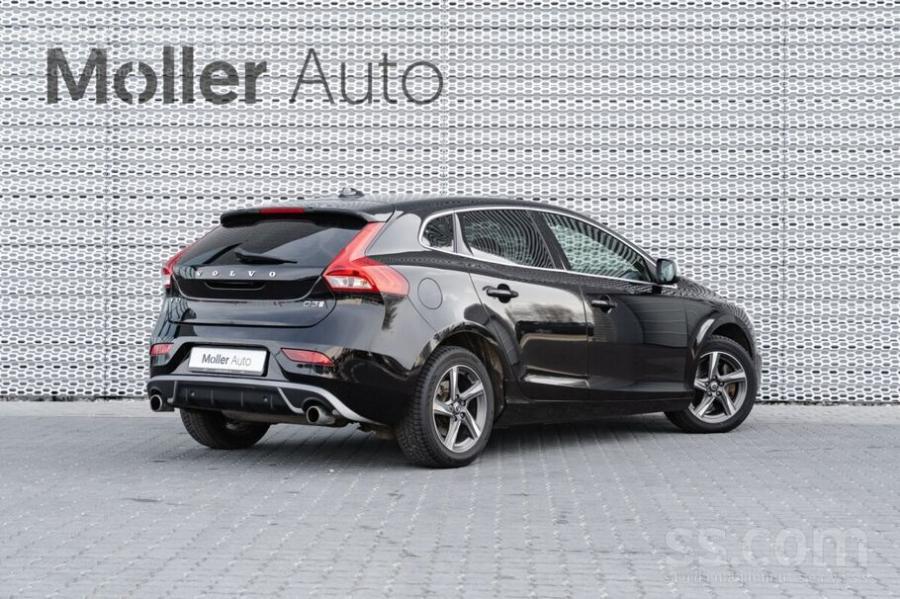 Black Volvo V40 2018 in Riga, with an engine capacity of 2.00 L and mileage of 205 thousand km for 10490 €, photo 5 on AUTOMOTO.COM.LV