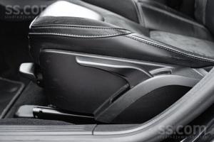 Black Volvo V40 2018 in Riga, with an engine capacity of 2.00 L and mileage of 205 thousand km for 10490 €, photo 8 on AUTOMOTO.COM.LV