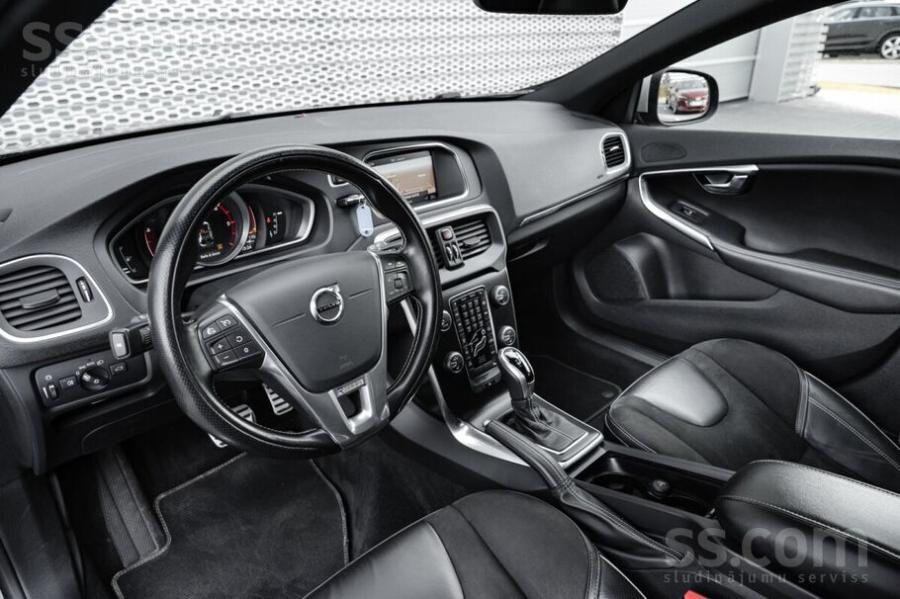 Black Volvo V40 2018 in Riga, with an engine capacity of 2.00 L and mileage of 205 thousand km for 10490 €, photo 10 on AUTOMOTO.COM.LV