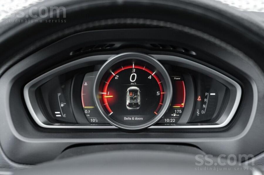 Black Volvo V40 2018 in Riga, with an engine capacity of 2.00 L and mileage of 205 thousand km for 10490 €, photo 12 on AUTOMOTO.COM.LV