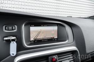 Black Volvo V40 2018 in Riga, with an engine capacity of 2.00 L and mileage of 205 thousand km for 10490 €, photo 14 on AUTOMOTO.COM.LV