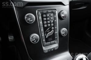 Black Volvo V40 2018 in Riga, with an engine capacity of 2.00 L and mileage of 205 thousand km for 10490 €, photo 16 on AUTOMOTO.COM.LV