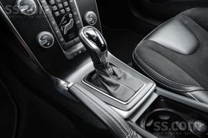 Black Volvo V40 2018 in Riga, with an engine capacity of 2.00 L and mileage of 205 thousand km for 10490 €, photo 17 on AUTOMOTO.COM.LV