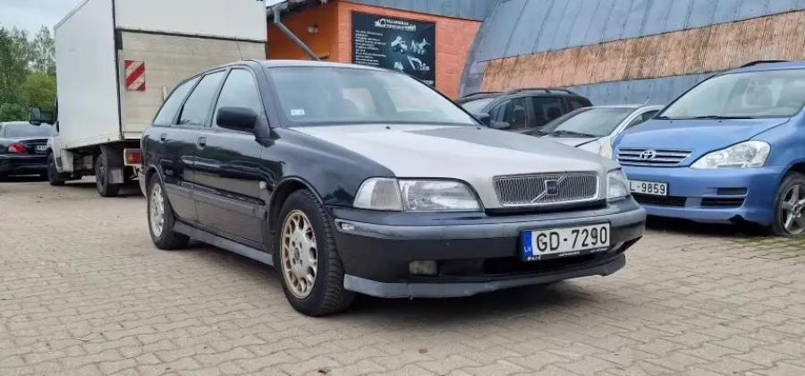 Melns Volvo V40 1998 Valmiera, ar dzinēja tilpumu 2.00 L un nobraukumu 168 tūkst. km par 670 €, foto 1 vietnē AUTOMOTO.COM.LV