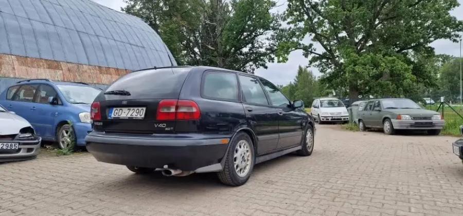 Melns Volvo V40 1998 Valmiera, ar dzinēja tilpumu 2.00 L un nobraukumu 168 tūkst. km par 670 €, foto 4 vietnē AUTOMOTO.COM.LV