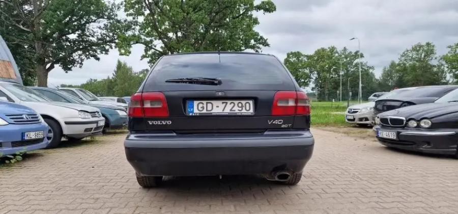 Melns Volvo V40 1998 Valmiera, ar dzinēja tilpumu 2.00 L un nobraukumu 168 tūkst. km par 670 €, foto 5 vietnē AUTOMOTO.COM.LV