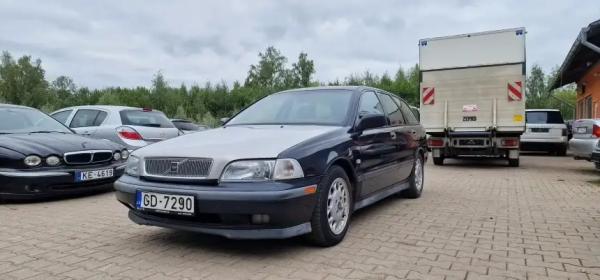 Melns Volvo V40 1998 Valmiera, ar dzinēja tilpumu 2.00 L un nobraukumu 168 tūkst. km par 670 €, foto 7 vietnē AUTOMOTO.COM.LV