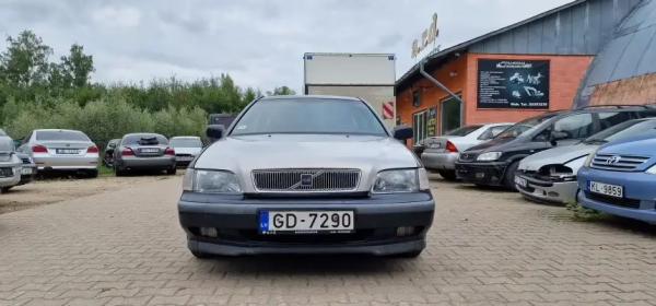 Melns Volvo V40 1998 Valmiera, ar dzinēja tilpumu 2.00 L un nobraukumu 168 tūkst. km par 670 €, foto 8 vietnē AUTOMOTO.COM.LV