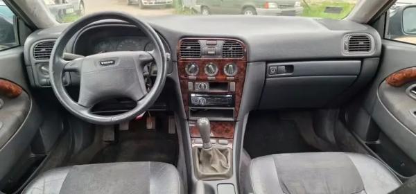 Melns Volvo V40 1998 Valmiera, ar dzinēja tilpumu 2.00 L un nobraukumu 168 tūkst. km par 670 €, foto 9 vietnē AUTOMOTO.COM.LV