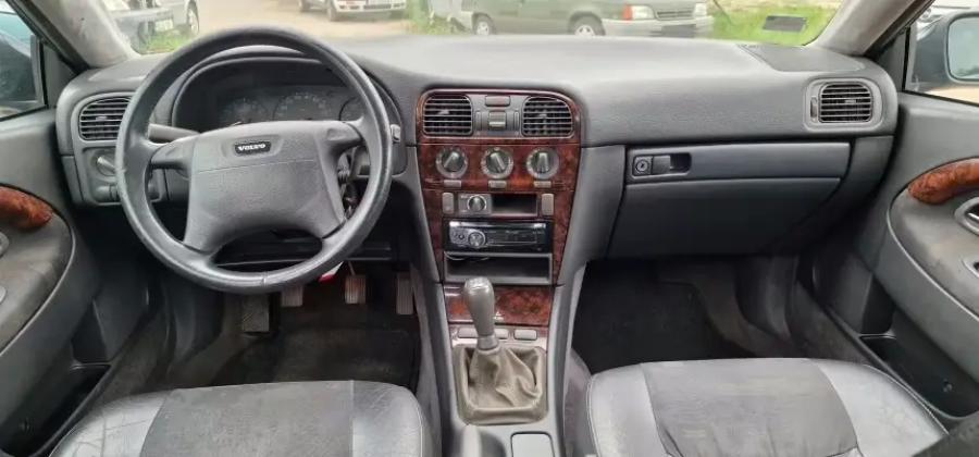 Melns Volvo V40 1998 Valmiera, ar dzinēja tilpumu 2.00 L un nobraukumu 168 tūkst. km par 670 €, foto 10 vietnē AUTOMOTO.COM.LV