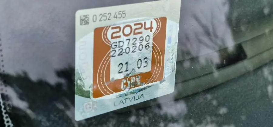 Melns Volvo V40 1998 Valmiera, ar dzinēja tilpumu 2.00 L un nobraukumu 168 tūkst. km par 670 €, foto 12 vietnē AUTOMOTO.COM.LV