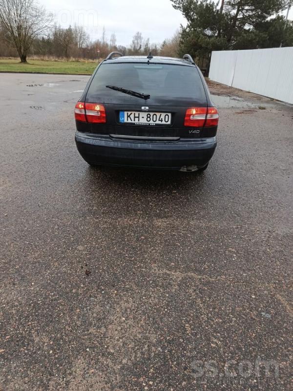 Melns Volvo V40 2001 Rīga, ar dzinēja tilpumu 1.90 L un nobraukumu 275 tūkst. km par 1100 €, foto 4 vietnē AUTOMOTO.COM.LV