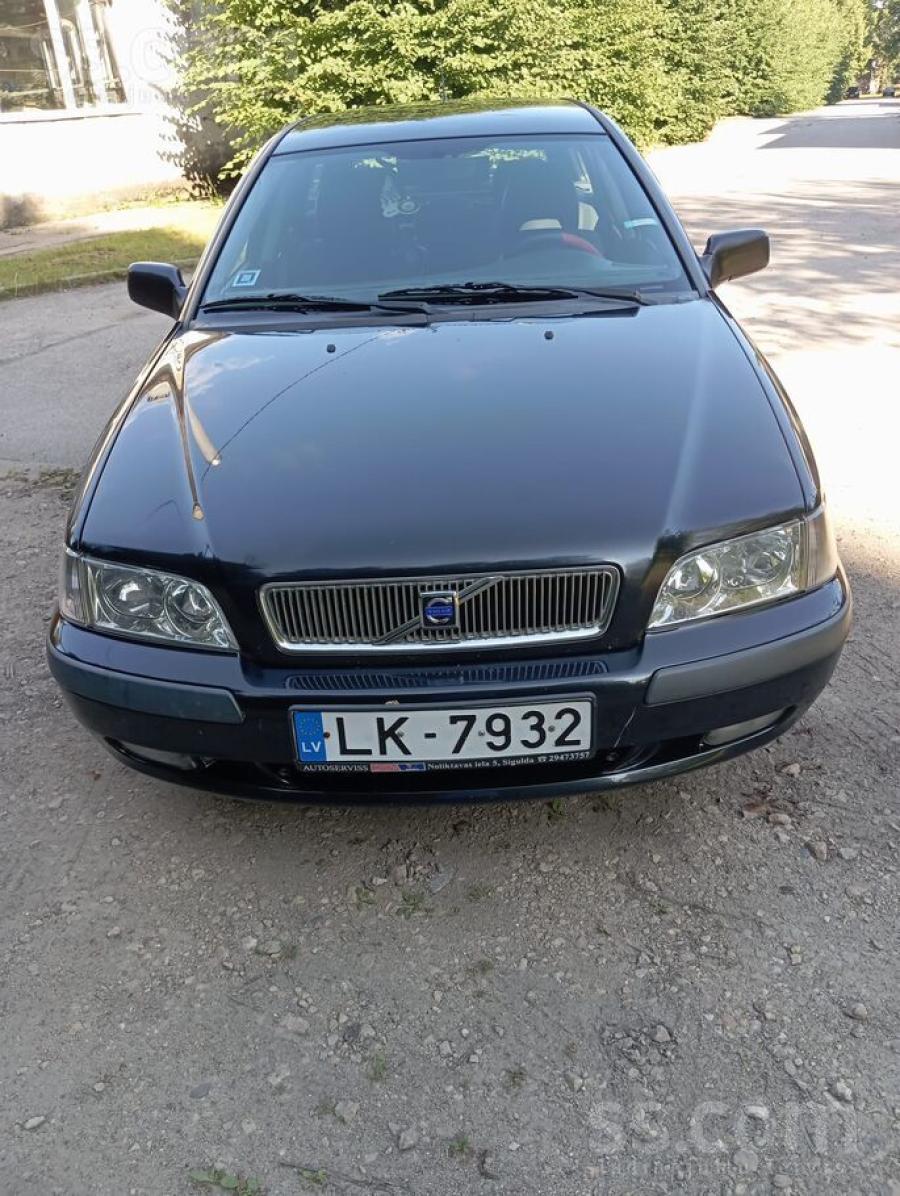 Melns Volvo V40 2001 Rīga, ar dzinēja tilpumu 1.90 L un nobraukumu 382 tūkst. km par 1000 €, foto 3 vietnē AUTOMOTO.COM.LV