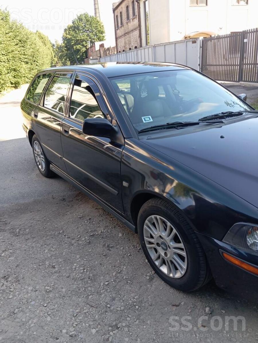 Melns Volvo V40 2001 Rīga, ar dzinēja tilpumu 1.90 L un nobraukumu 382 tūkst. km par 1000 €, foto 4 vietnē AUTOMOTO.COM.LV