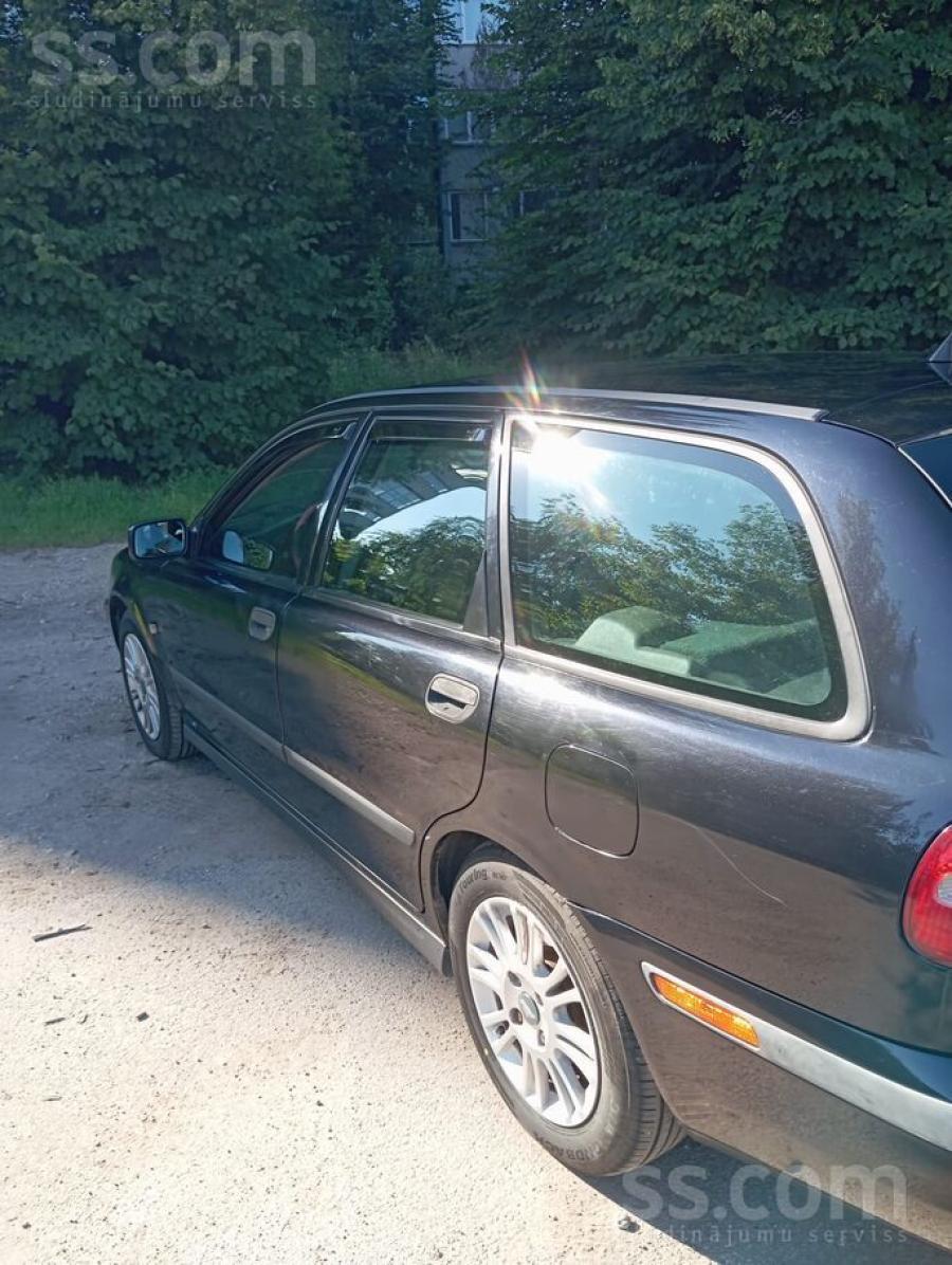 Melns Volvo V40 2001 Rīga, ar dzinēja tilpumu 1.90 L un nobraukumu 382 tūkst. km par 1000 €, foto 6 vietnē AUTOMOTO.COM.LV
