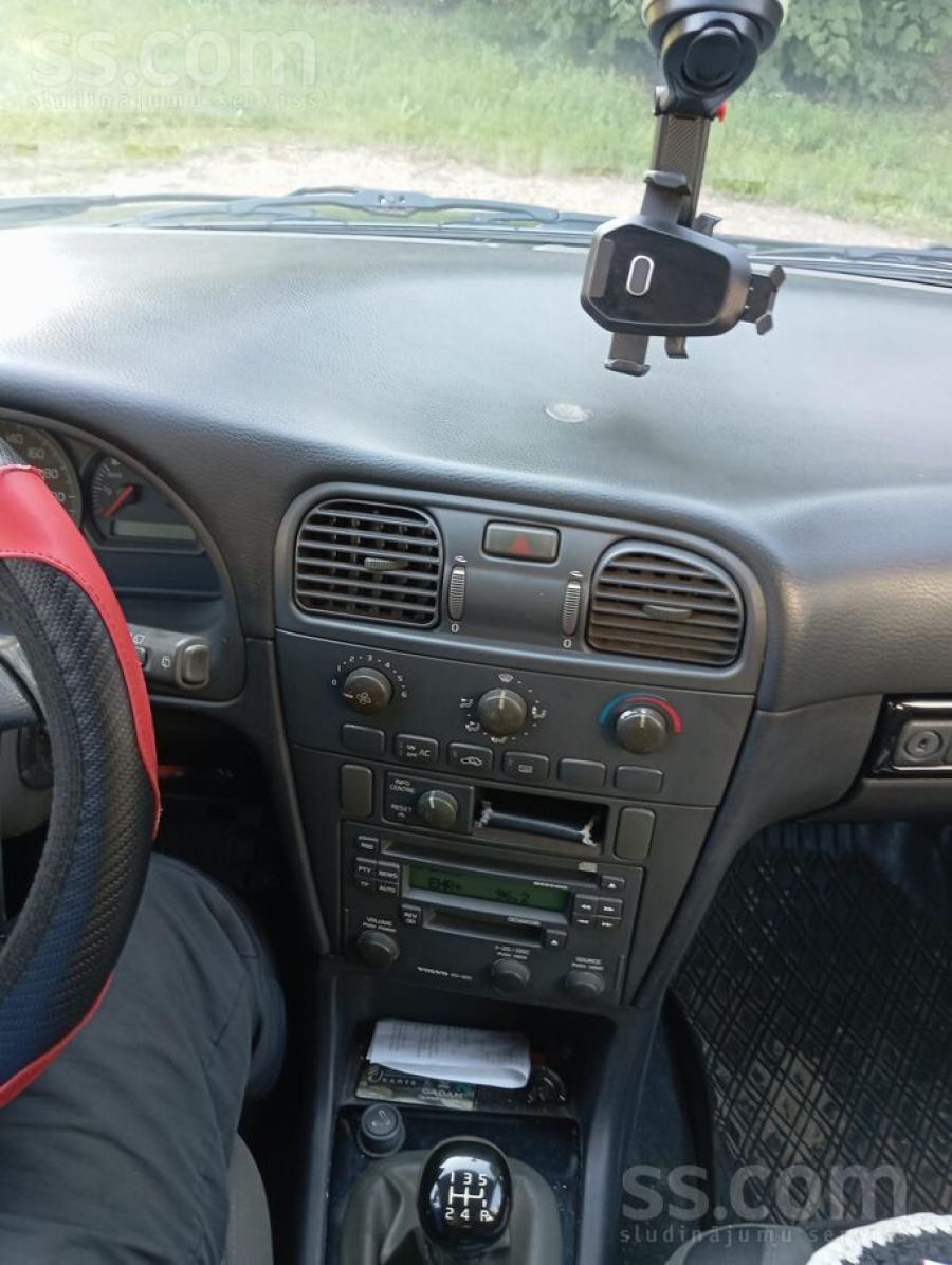 Melns Volvo V40 2001 Rīga, ar dzinēja tilpumu 1.90 L un nobraukumu 382 tūkst. km par 1000 €, foto 7 vietnē AUTOMOTO.COM.LV