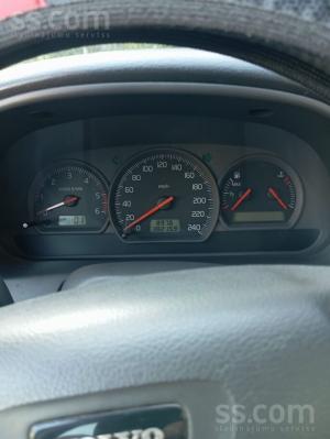 Melns Volvo V40 2001 Rīga, ar dzinēja tilpumu 1.90 L un nobraukumu 382 tūkst. km par 1000 €, foto 8 vietnē AUTOMOTO.COM.LV