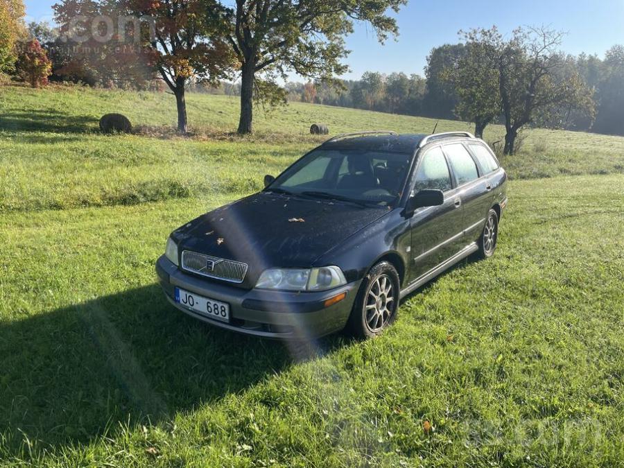 Black Volvo V40 2001 in Madona, with an engine capacity of 1.90 L and mileage of 279 thousand km for 1050 €, photo 5 on AUTOMOTO.COM.LV