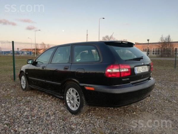 Melns Volvo V40 2002 Saldus, ar dzinēja tilpumu 1.80 L un nobraukumu 248 tūkst. km par 6150 €, foto 4 vietnē AUTOMOTO.COM.LV