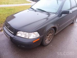 Black Volvo V40 2002 in Riga, with an engine capacity of 1.90 L and mileage of 287 thousand km for 550 €, photo 7 on AUTOMOTO.COM.LV