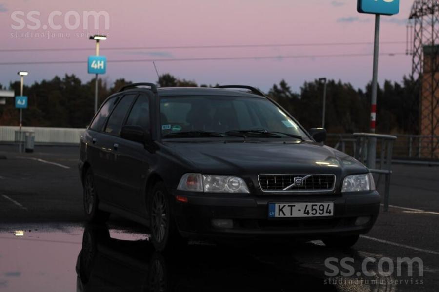 Black Volvo V40 2002 in Riga, with an engine capacity of 1.90 L and mileage of 287 thousand km for 550 €, photo 8 on AUTOMOTO.COM.LV