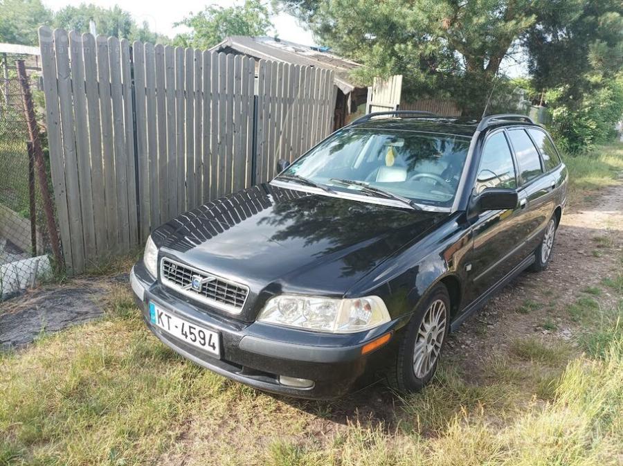 Black Volvo V40 2002 in Riga, with an engine capacity of 1.90 L and mileage of 287 thousand km for 550 €, photo 9 on AUTOMOTO.COM.LV