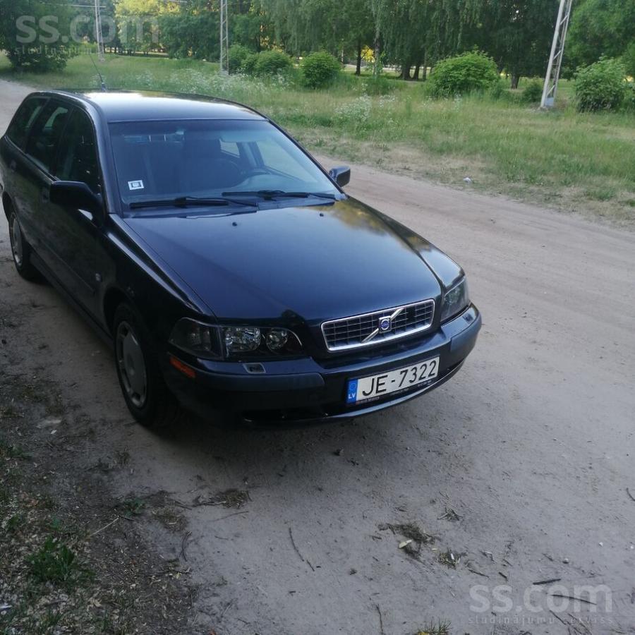 Black Volvo V40 2002 in Riga, with an engine capacity of 1.80 L and mileage of 244 thousand km for 950 €, photo 2 on AUTOMOTO.COM.LV