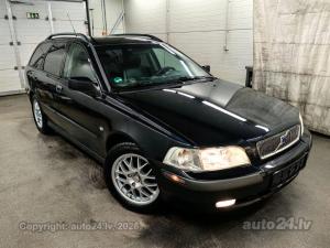 Melns Volvo V40 2002 Viljandi, ar dzinēja tilpumu 1.90 L un nobraukumu 170 tūkst. km par 3490 €, foto 2 vietnē AUTOMOTO.COM.LV