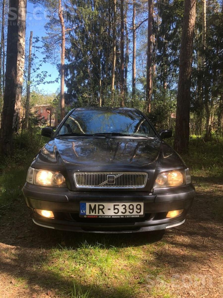 Черный Вольво В40 2002 в Лиепая, объемом двигателя 1.90 л и пробегом 0 тыс. км за 700 €, фото 5 на AUTOMOTO.COM.LV