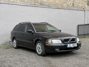 Melns Volvo V40 2002 Rīga, ar dzinēja tilpumu 1.90 L un nobraukumu 385 tūkst. km par 990 €, foto  vietnē AUTOMOTO.COM.LV